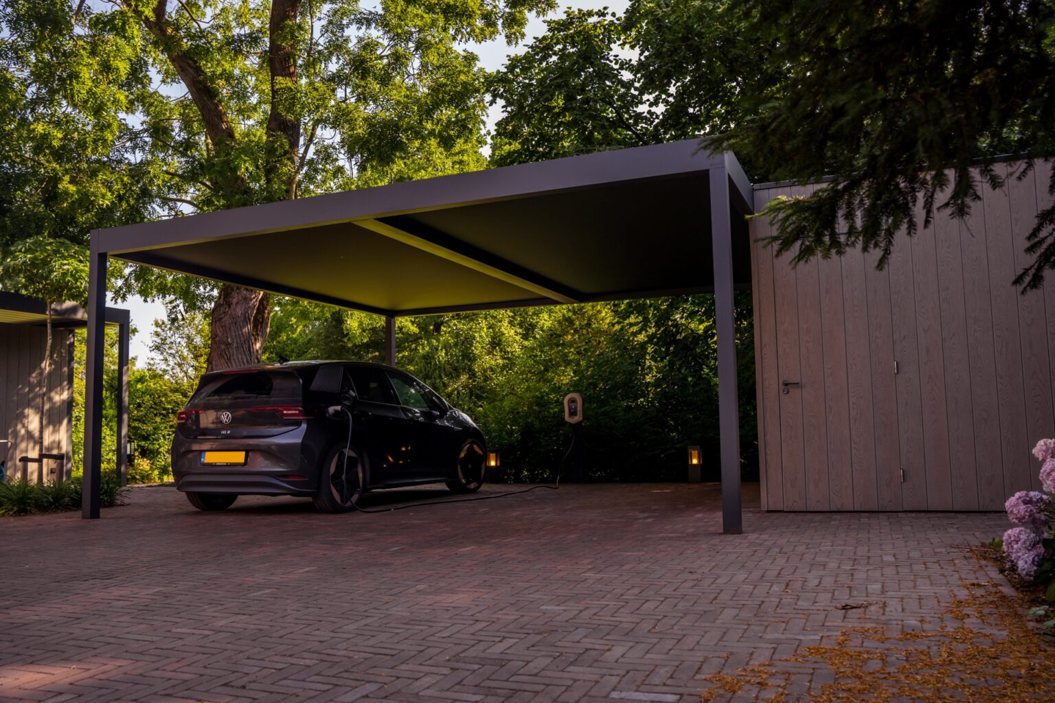 Complete Realisatie van een Overkapping en Carport met Berging