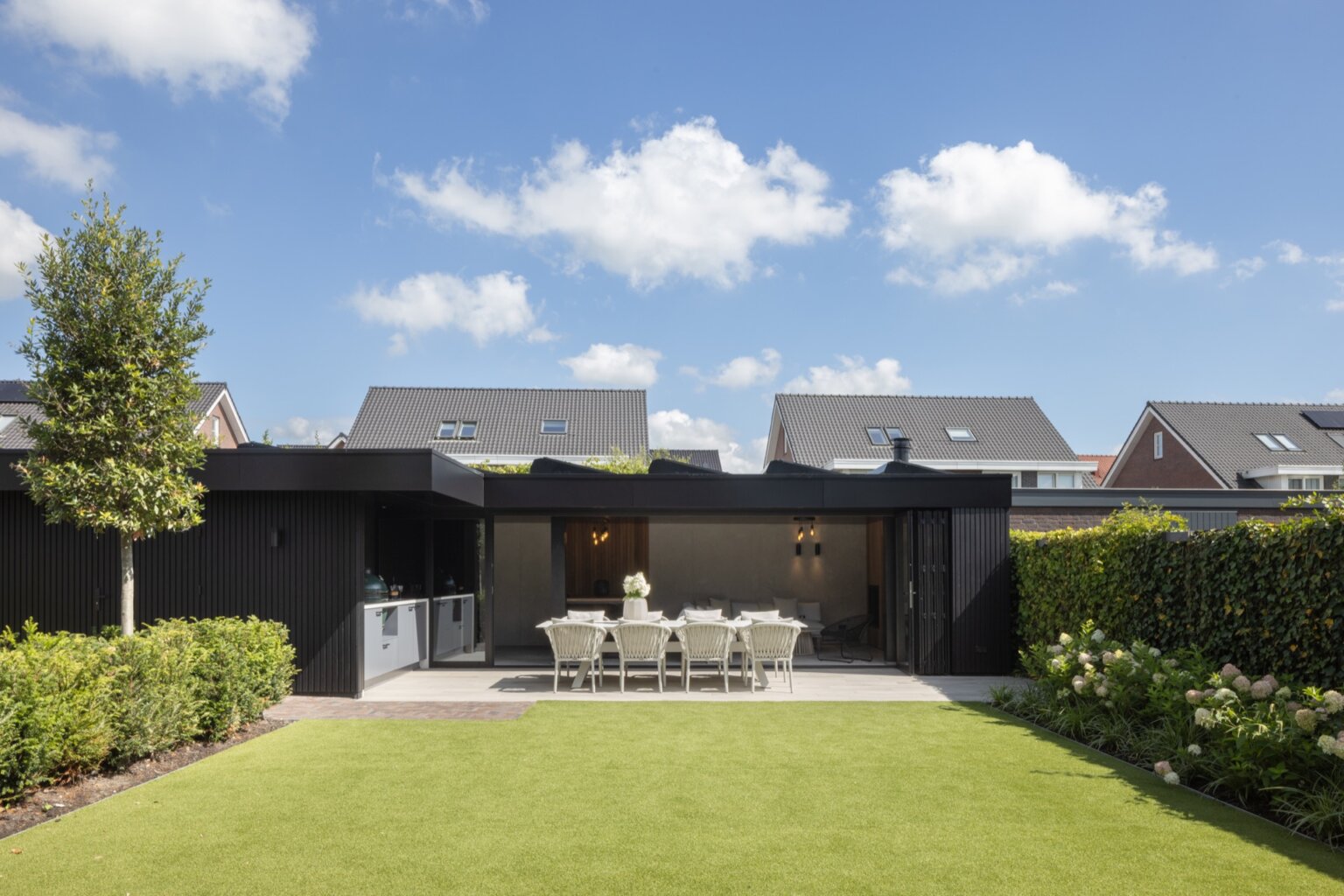 Luxe tuinkamer gerealiseerd door Bronkhorst Buitenleven
