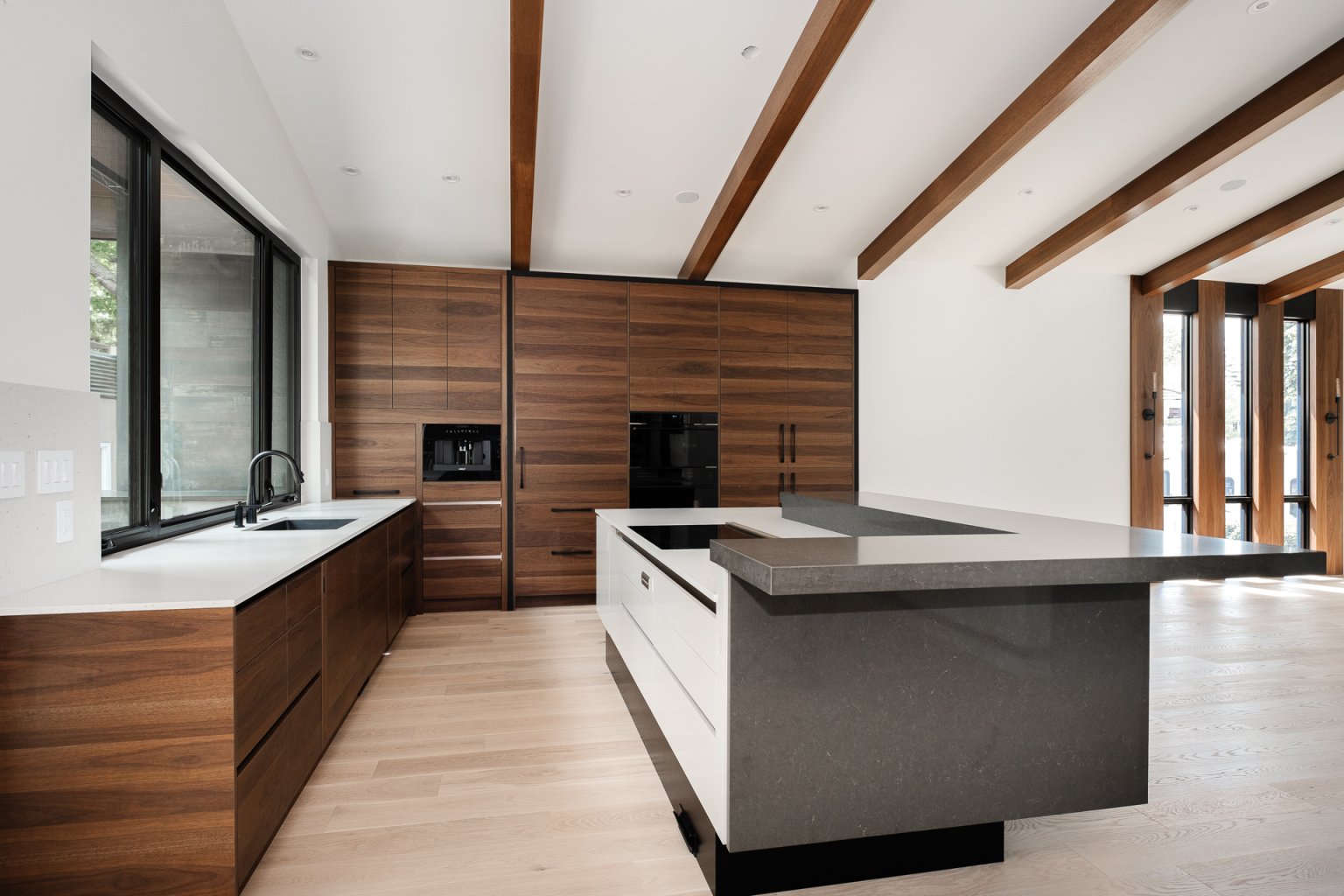 Exclusief maatwerk met prachtig fineerhout