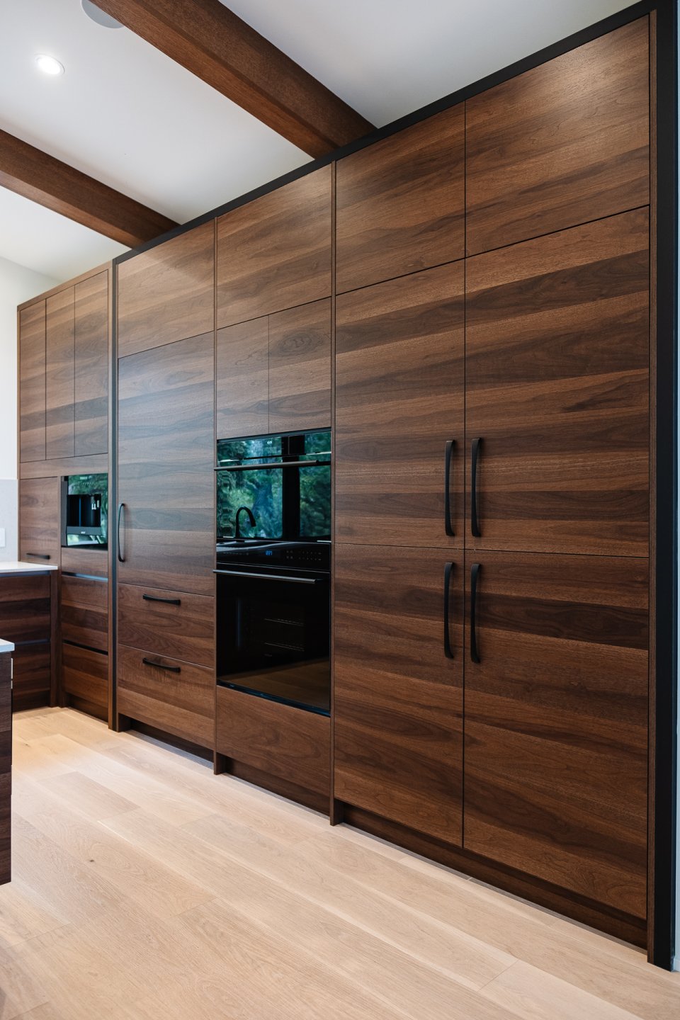 Exclusief maatwerk met prachtig fineerhout