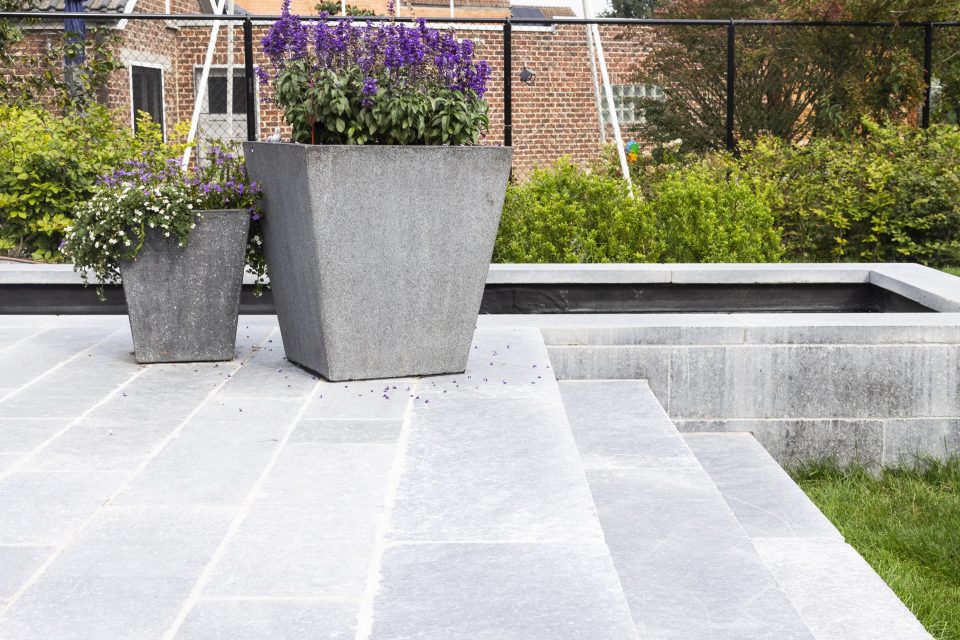 Project Belgische Blauwe Steen vijver en terras - HOOG.design