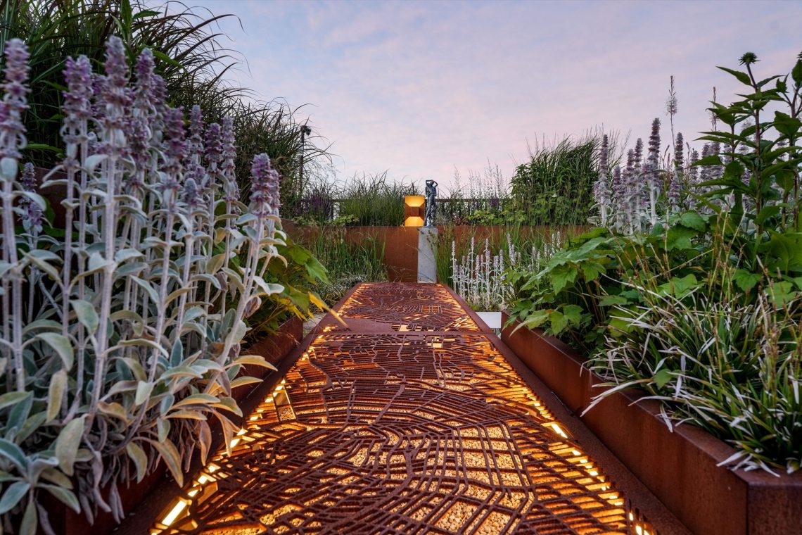 Artistic floral roofgarden