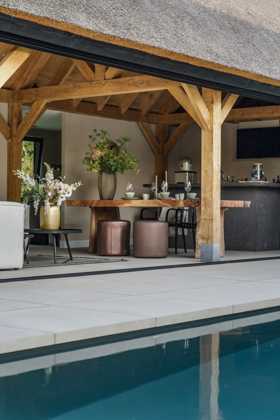 Multifunctioneel poolhouse als woondroom