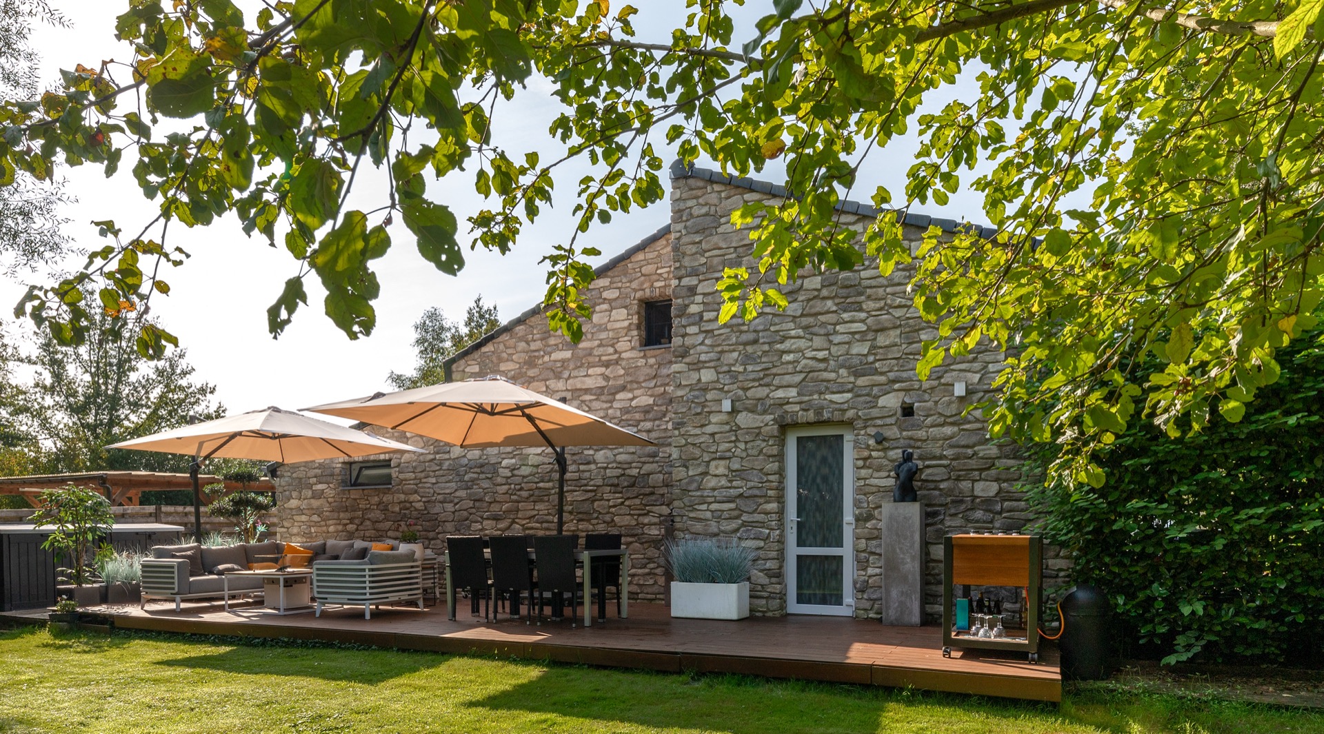 Charmante villa met Geopietra natuursteenstrips