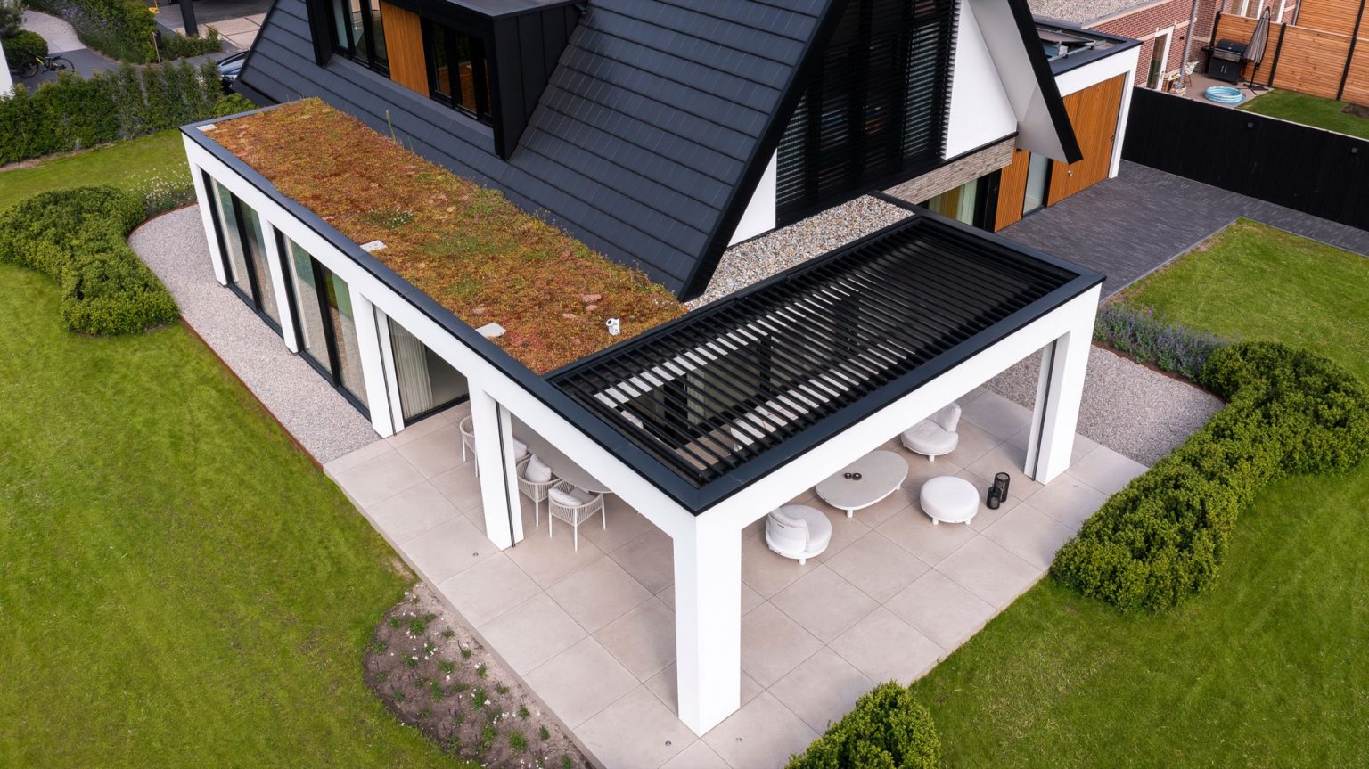 Livium louvredaken: luxe buitenleven met een moderne veranda