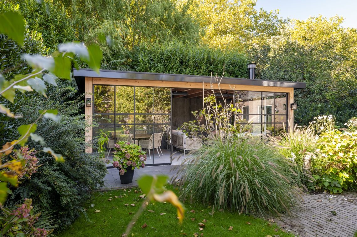 Een vrijstaande buitenkamer: de perfecte verbinding tussen binnen en buiten