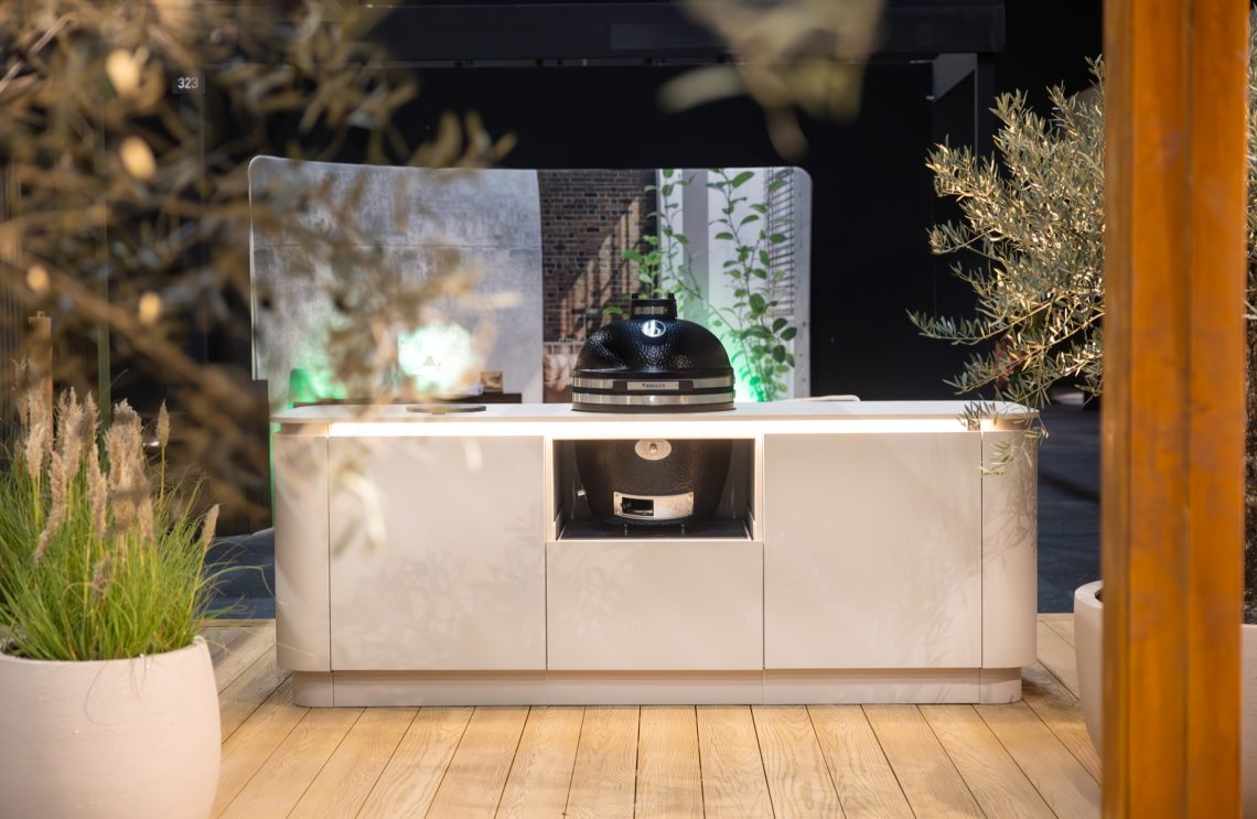 Buiten koken wordt buiten leven - Ontdek Roostr Buitenkeukens