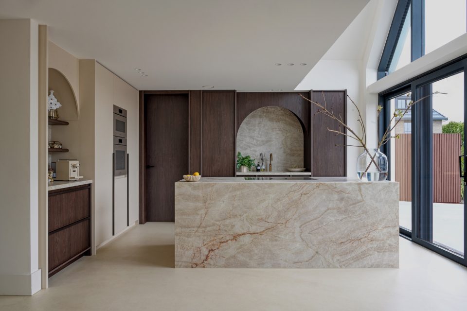 Rustgevend Japandi-interieur in Maassluis: een harmonieus ontwerp van LEVH Interiors