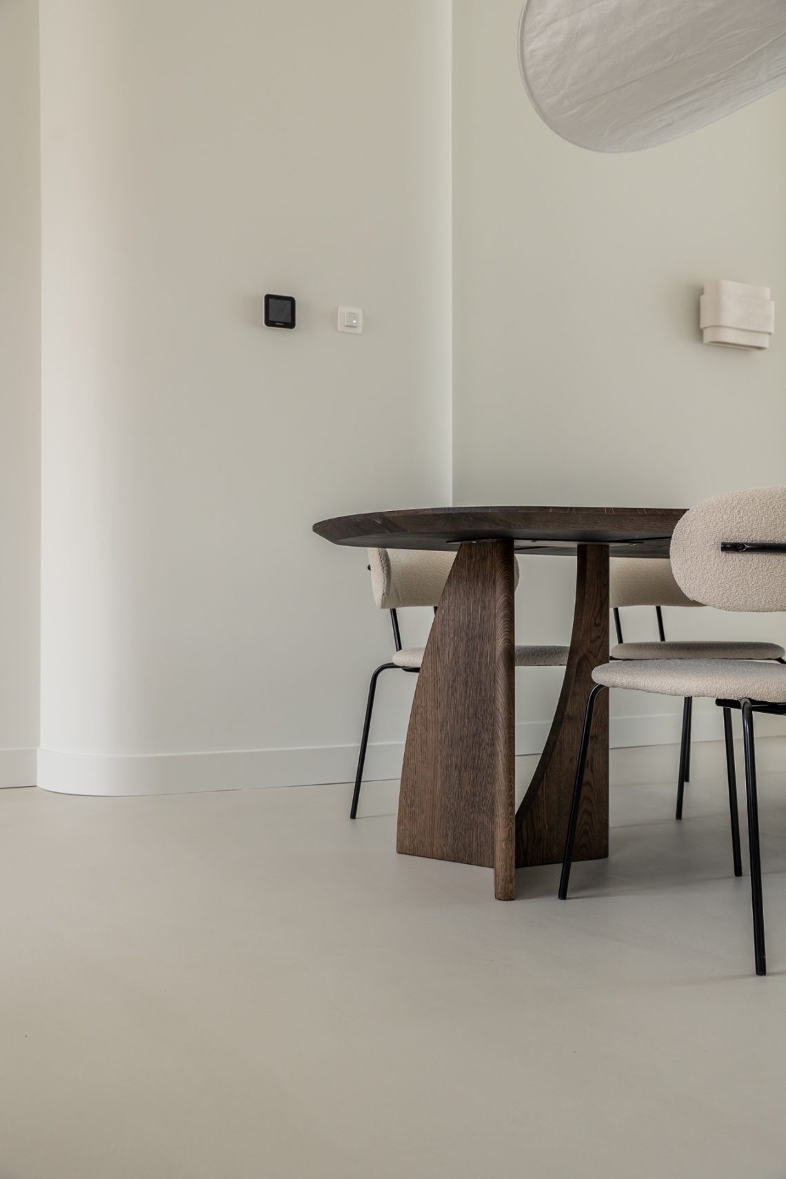 Rustgevend Japandi-interieur in Maassluis: een harmonieus ontwerp van LEVH Interiors