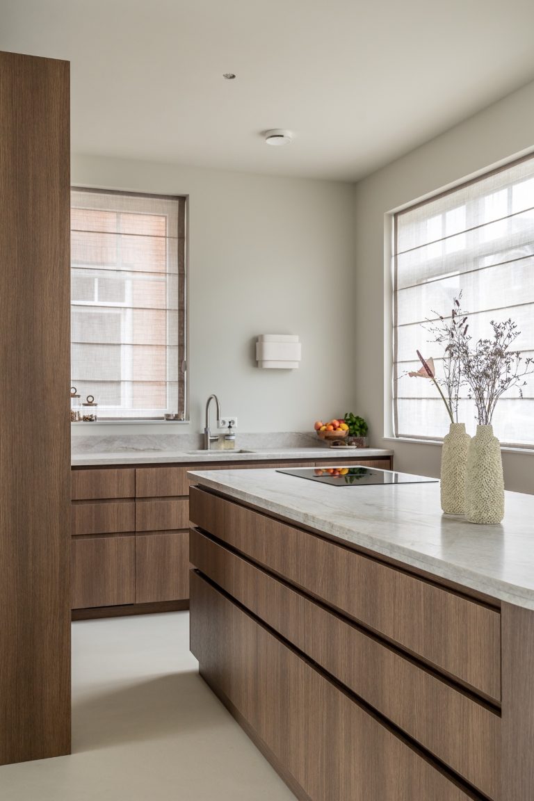 Rustgevend Japandi-interieur in Maassluis: een harmonieus ontwerp van LEVH Interiors