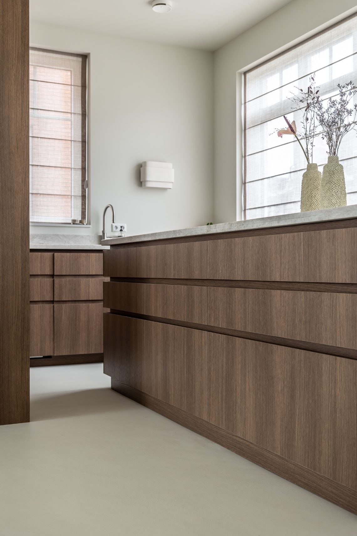 Rustgevend Japandi-interieur in Maassluis: een harmonieus ontwerp van LEVH Interiors