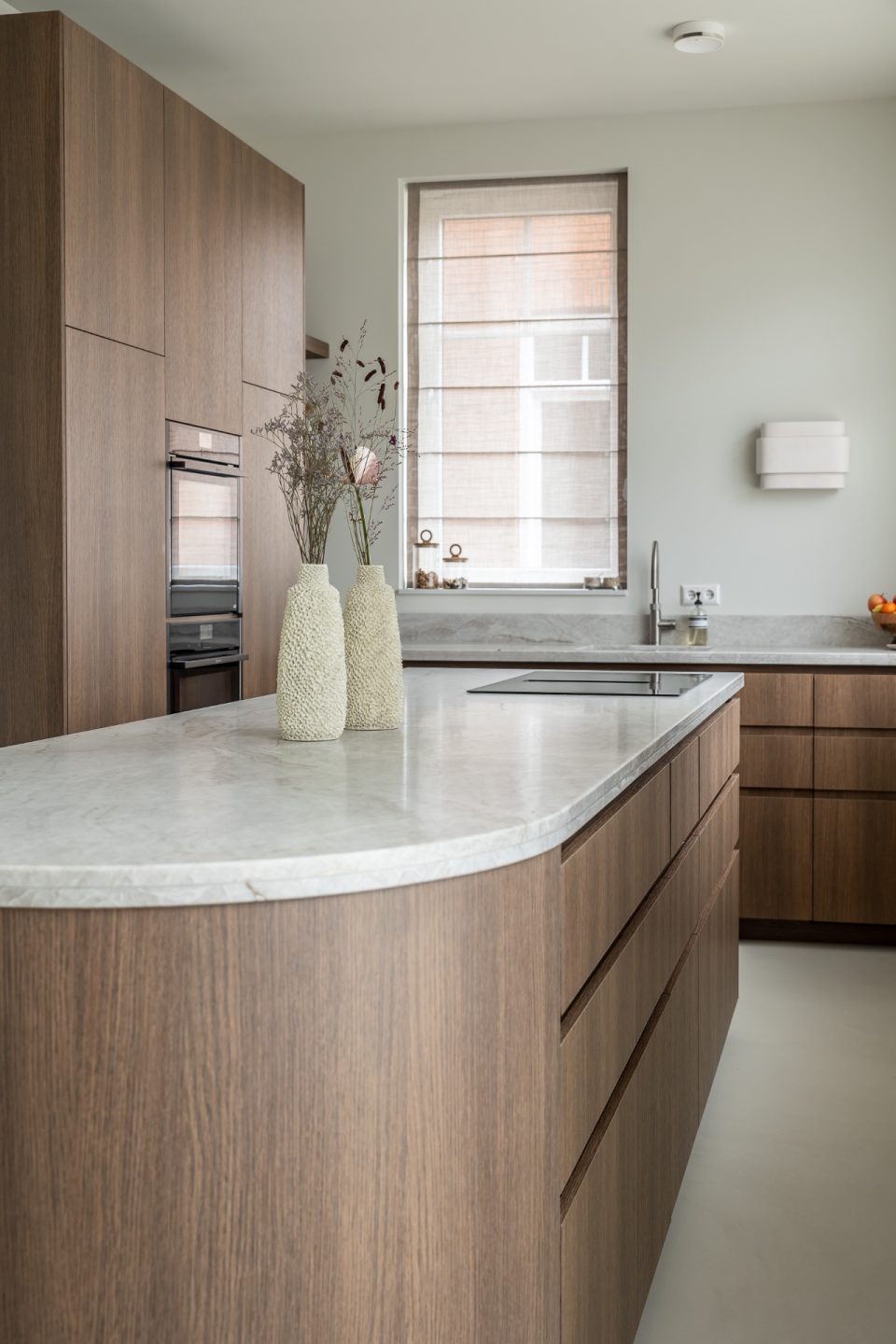 Rustgevend Japandi-interieur in Maassluis: een harmonieus ontwerp van LEVH Interiors