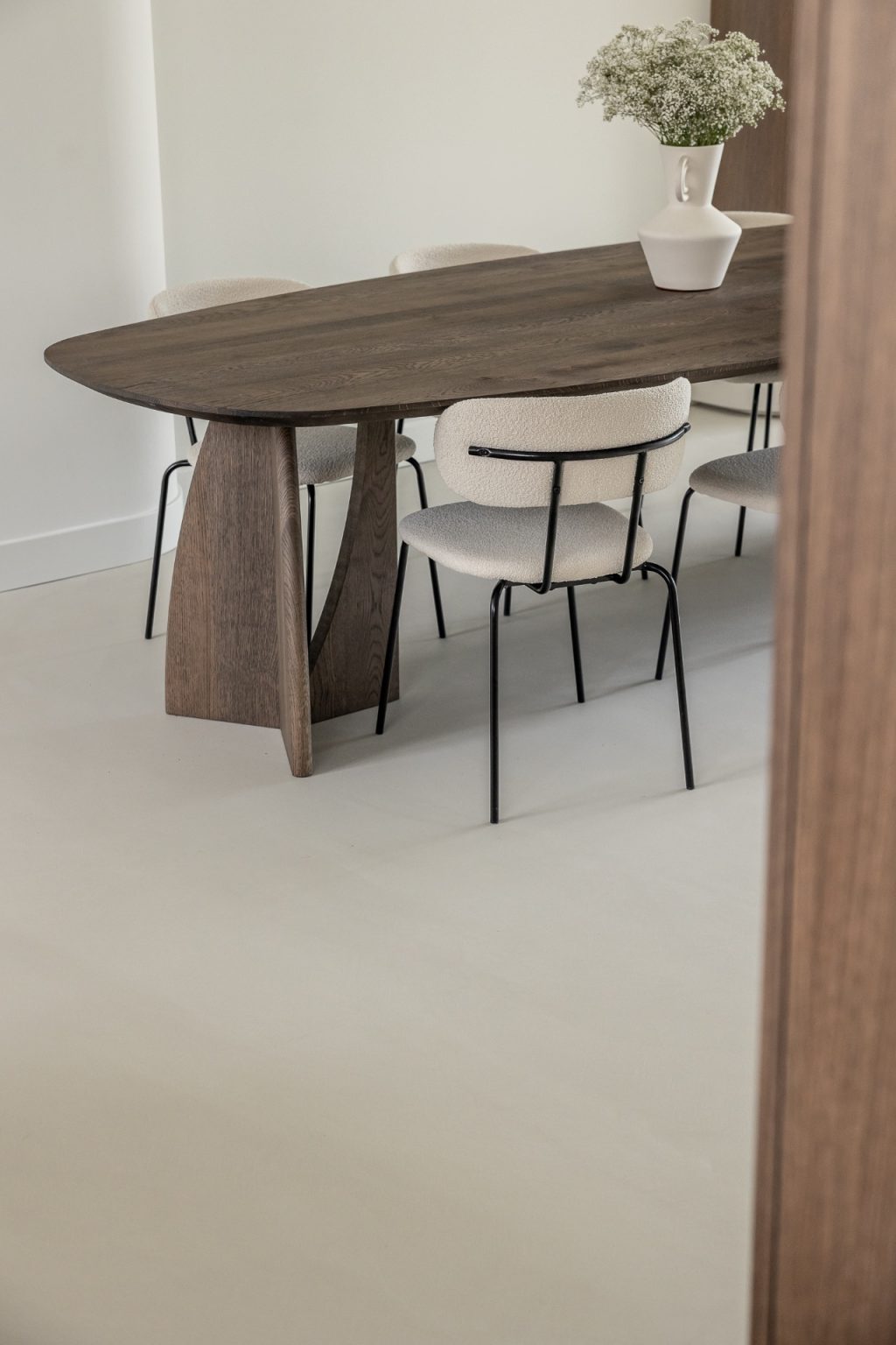 Rustgevend Japandi-interieur in Maassluis: een harmonieus ontwerp van LEVH Interiors